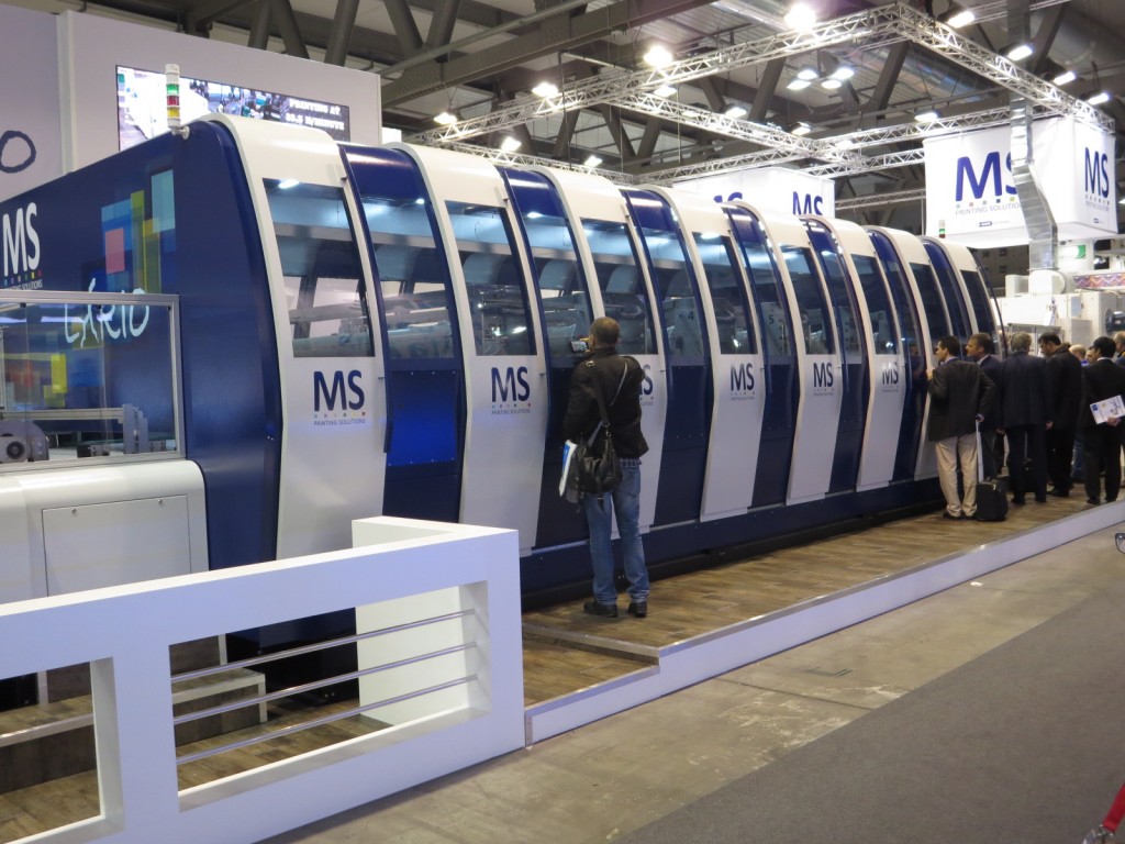 ITMA2015レポート② 大型機出展の2社 MS「LaRio」は毎分30m超でデモ efi「Reggiani」大面積プリントで力発揮 ...